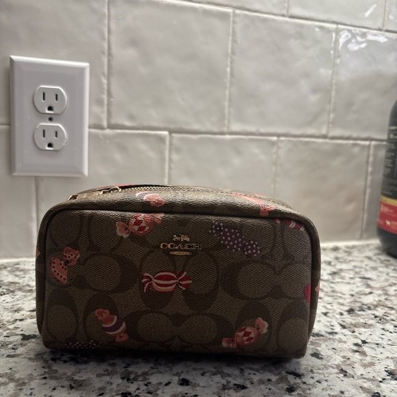 Coach | Bags | Coach Small Boxy Cosmetic Case In Signature Canvas With ...